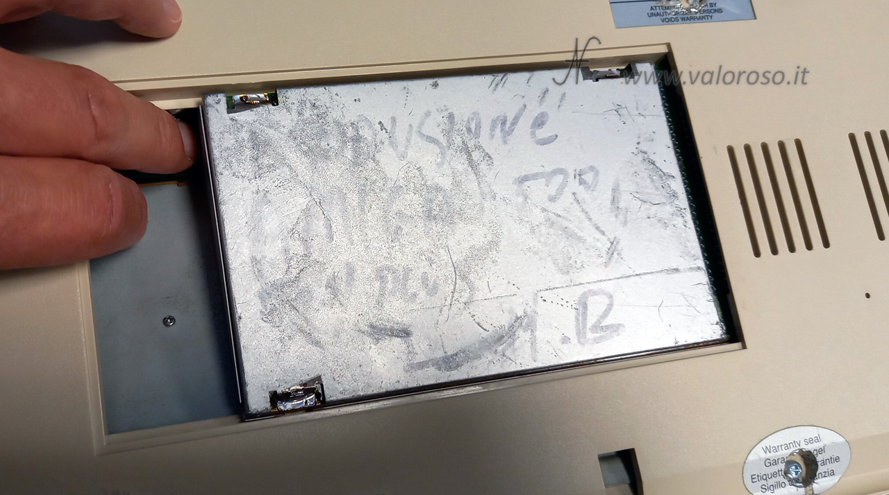 Commodore 501: battery replacement - Amedeo Valoroso