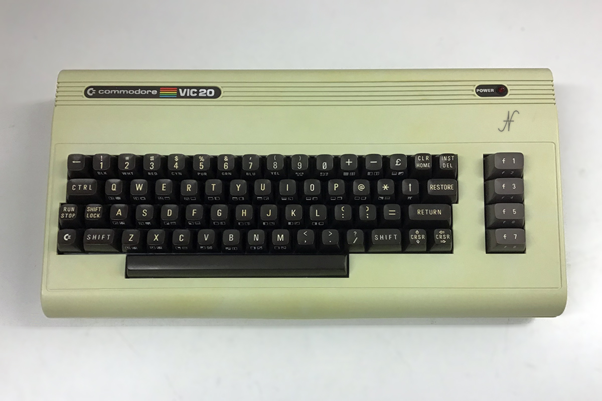 Commodore VIC-20 restoration - Amedeo Valoroso