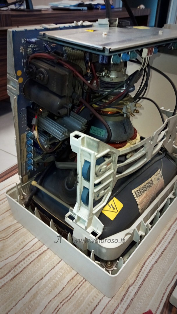 Disassembly and cleaning of the IBM 8513 monitor - Amedeo Valoroso