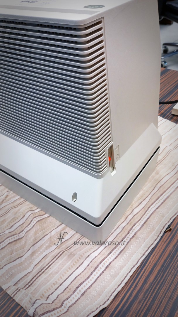 Disassembly and cleaning of the IBM 8513 monitor - Amedeo Valoroso