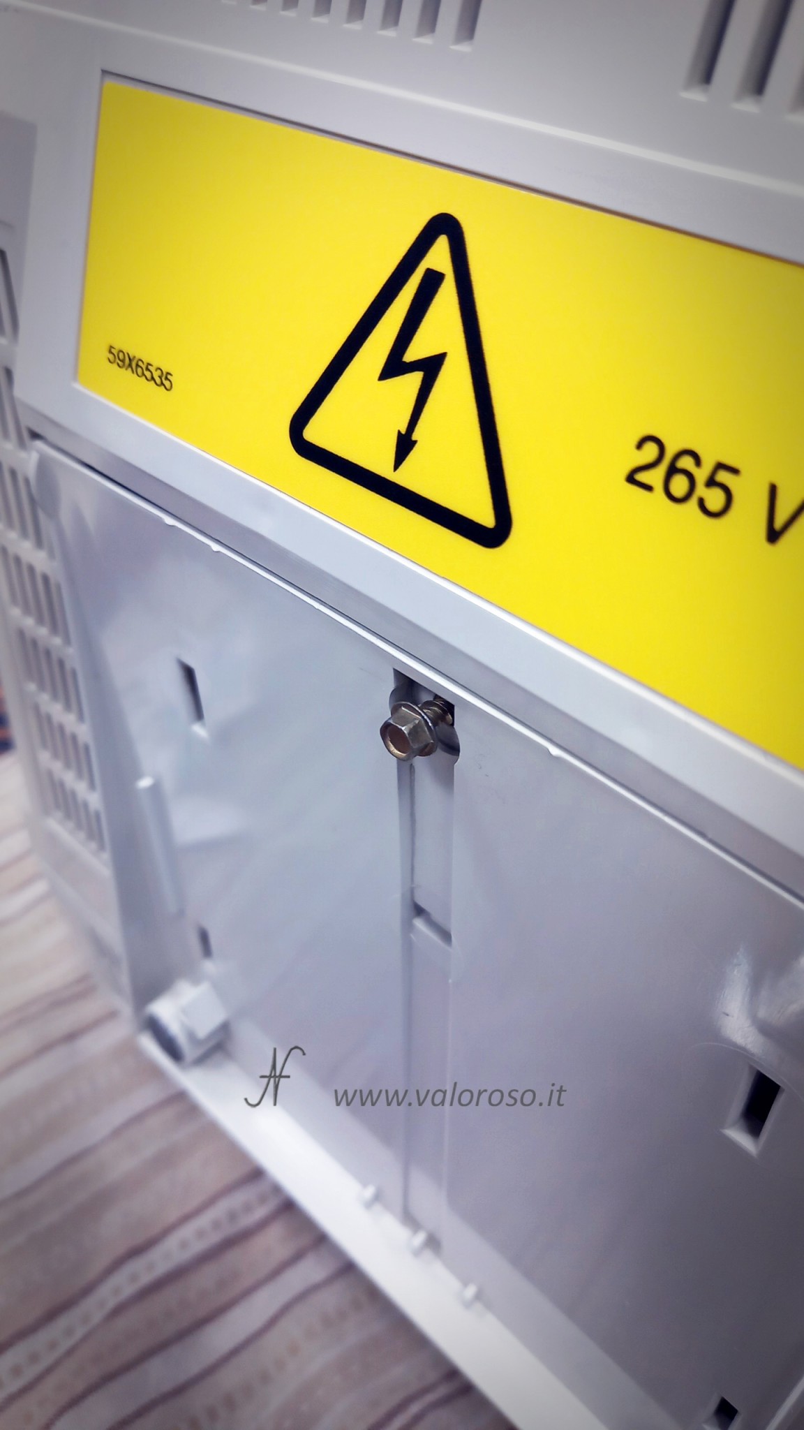 Disassembly and cleaning of the IBM 8513 monitor - Amedeo Valoroso