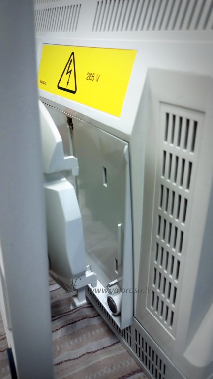 Disassembly and cleaning of the IBM 8513 monitor - Amedeo Valoroso