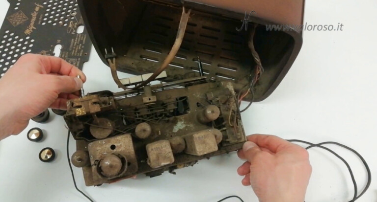 Radio a Valvole Telefunken Mignonette MF R231: interno ed esterno!