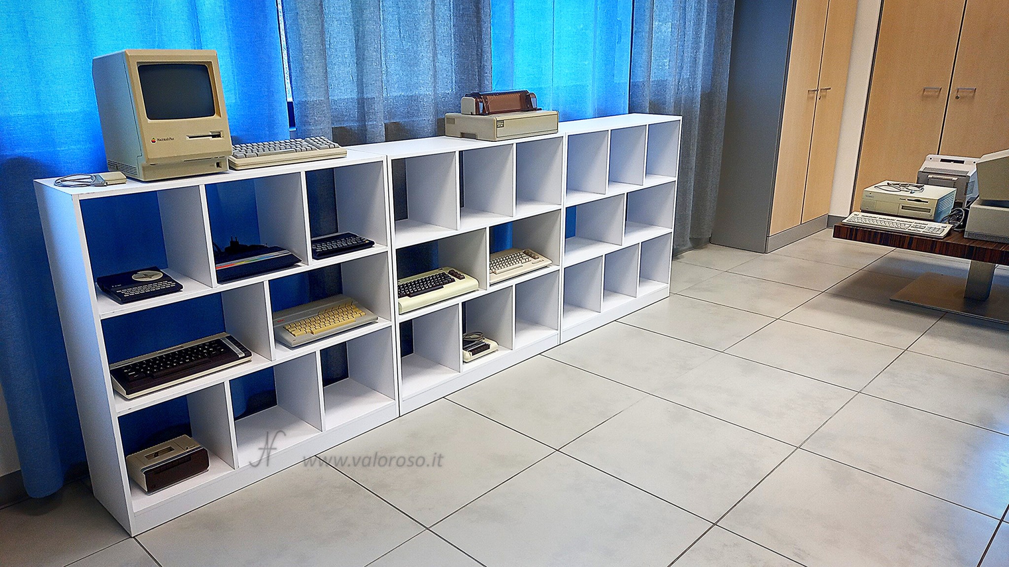 Vintage computer shelves - Amedeo Valoroso